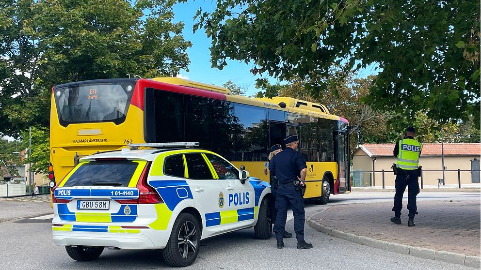 Äldre man påkörd av buss – allvarligt skadad | SVT Nyheter