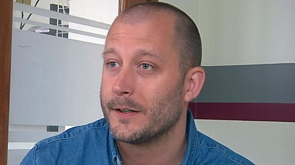 Identifierade sångaren – på ögonen | SVT Nyheter