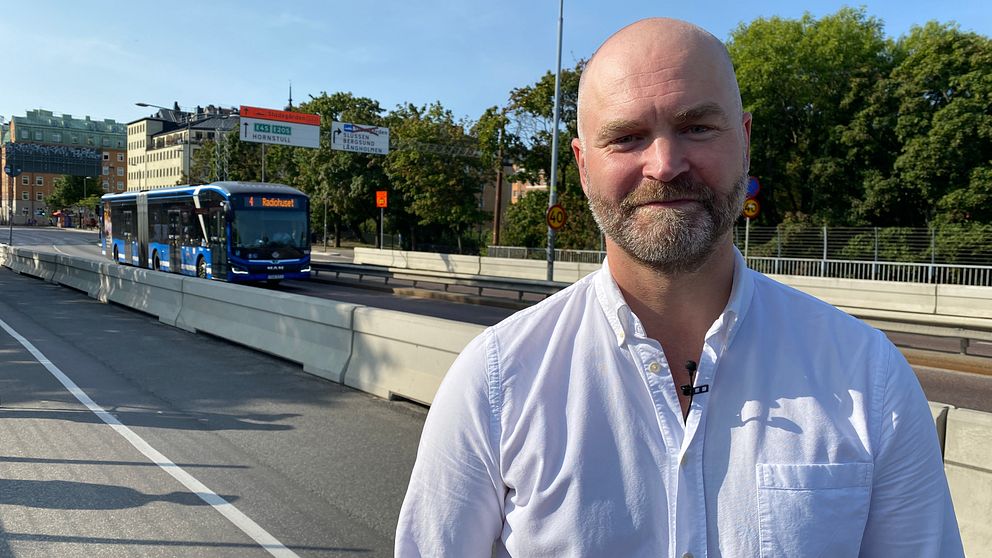 4:ans buss får fler egna bussfiler – färre till biltrafiken | SVT Nyheter