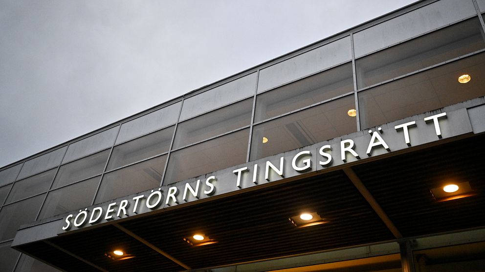 Fick hand avhuggen med machete – två får fängelse | SVT Nyheter