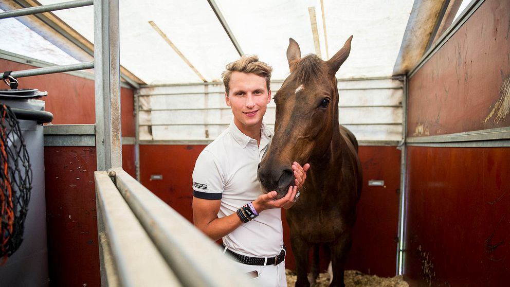 Ridsport: Influencer får chansen – Hedin rider världscupen | SVT Sport