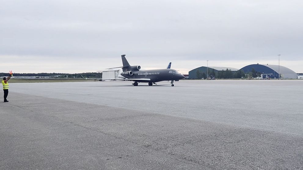 Här är Saeed Azizi och Johan Floderus på svensk mark | SVT Nyheter