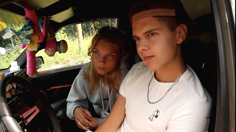 Kasserade vinterdäck får nytt liv – på EPA-traktorer | SVT Nyheter