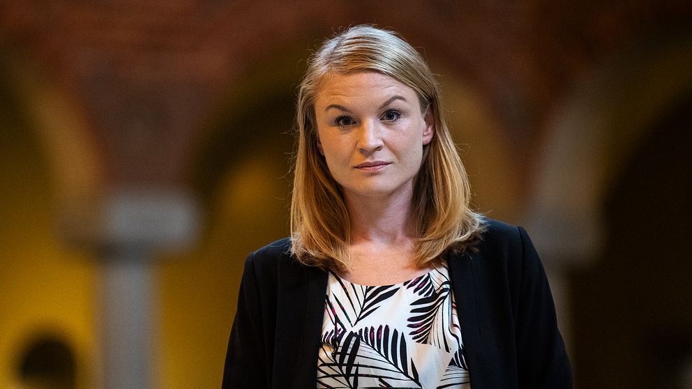 Stockholms vänstertopp Clara Lindblom avgår | SVT Nyheter