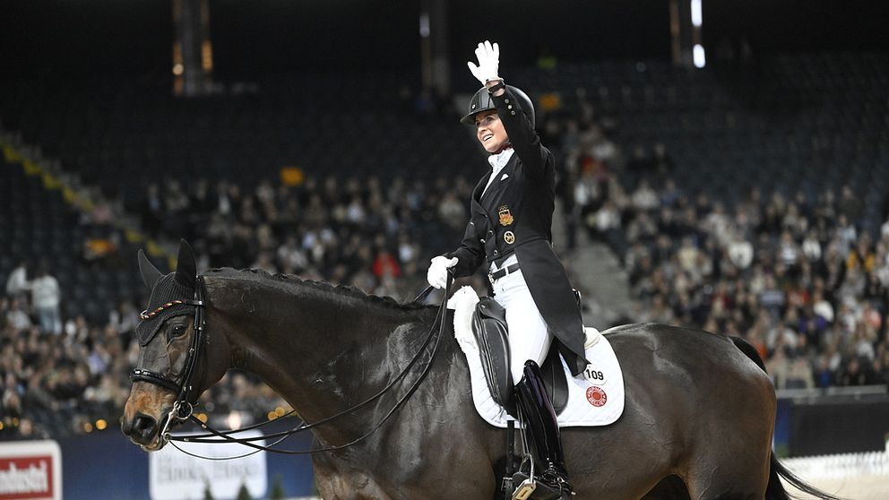 Ridsport: Jessica von Bredow-Werndl vann Topp 10-dressyren | SVT Sport