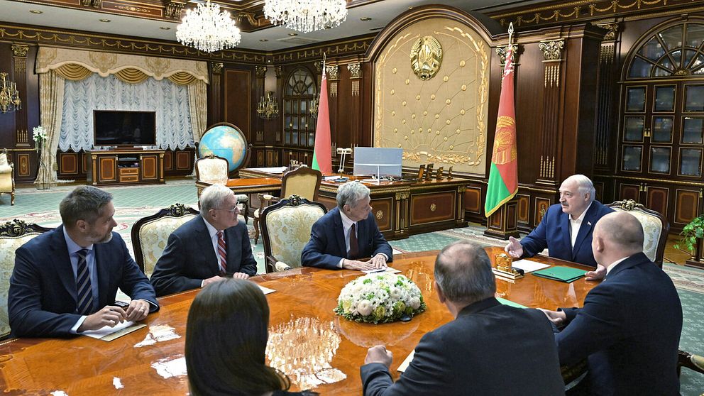 Oppositionsledaren Sergej Tichanovskij släppt i Belarus | SVT Nyheter