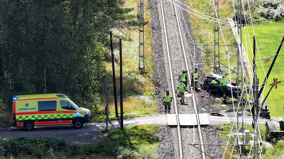Tågolycka i Marks kommun – två personer till sjukhus | SVT Nyheter