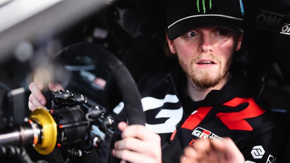 Oliver Solberg drygar ut ledningen i Monte Carlo-rallyt | SVT Nyheter