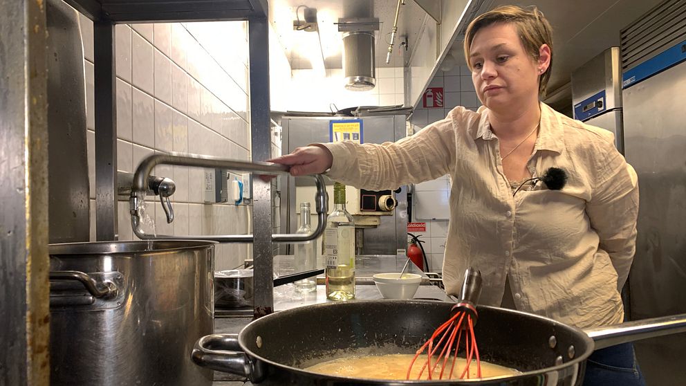 Lugn natt trots blottare, bilbrand, flaska i huvudet | SVT Nyheter