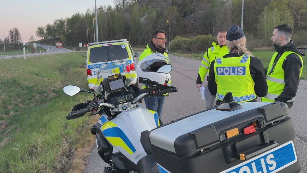 Körde 145 km/h på 80-sträcka – kostade körkortet | SVT Nyheter