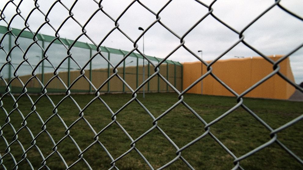 Fångar hölls inlåsta i sina celler efter tekniskt fel på Kumlaanstalten ...