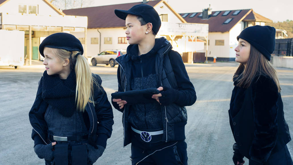 Agenterna – Den stulna hästen - teckenspråkstolkat | SVT Play