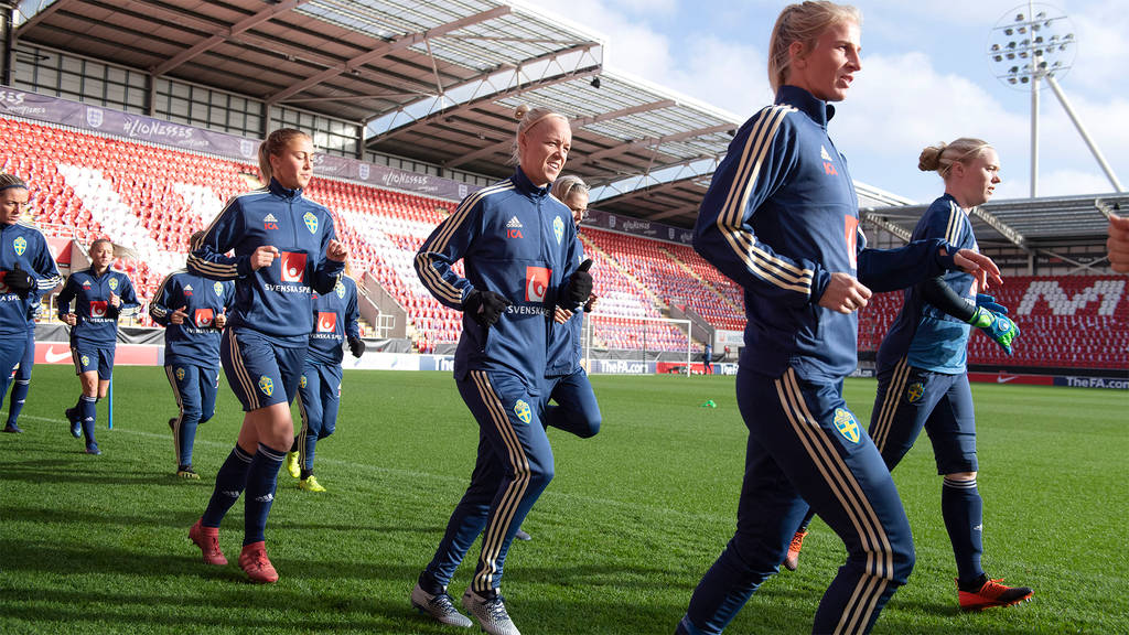 SVT Sport Direkt – Fotbollslandslaget samlas inför VM | SVT Play