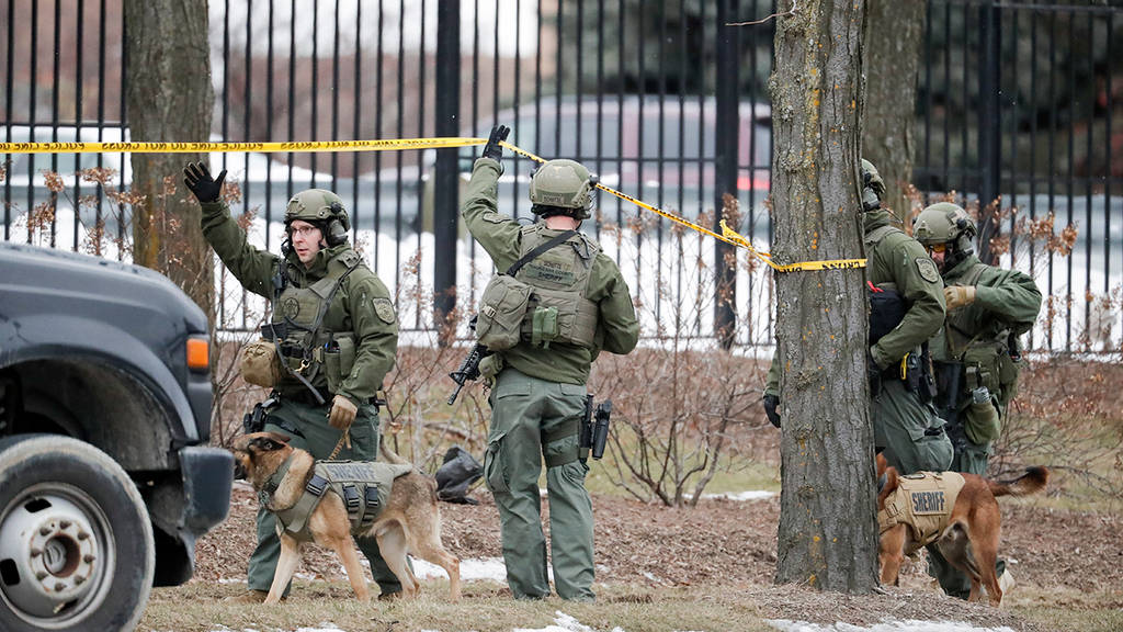 Nyheter Direkt – Skottlossning i Milwaukee - flera döda | SVT Play