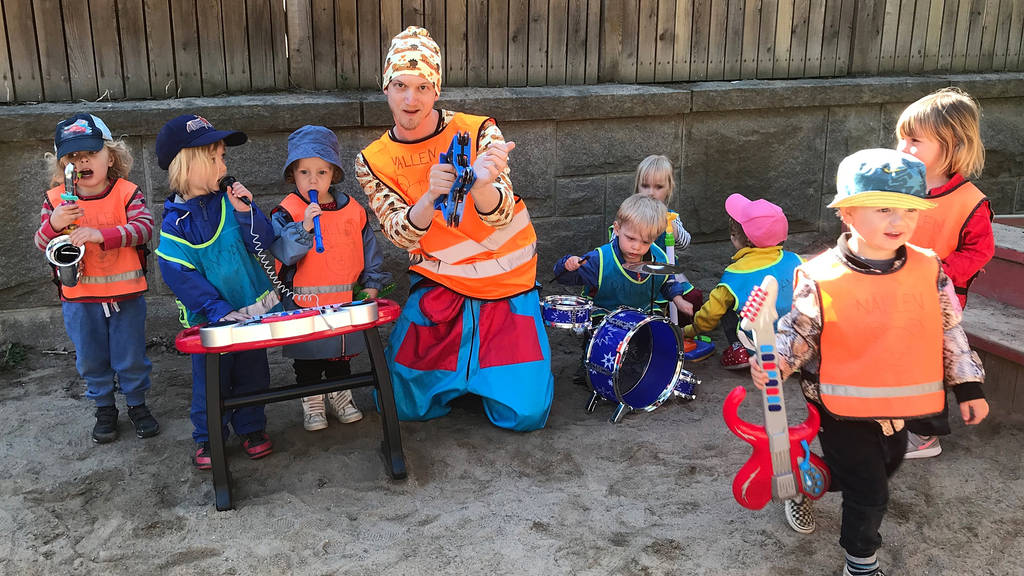 Pappa på förskolan – Starta band! | SVT Play