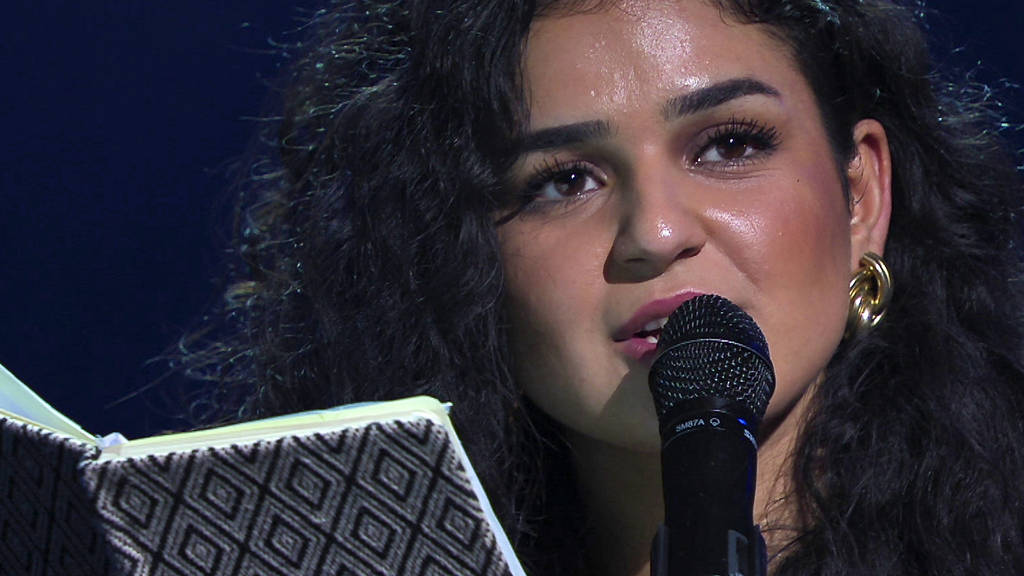 Spoken word på Dramaten – Brev till pappa - Sara Nazari | SVT Play