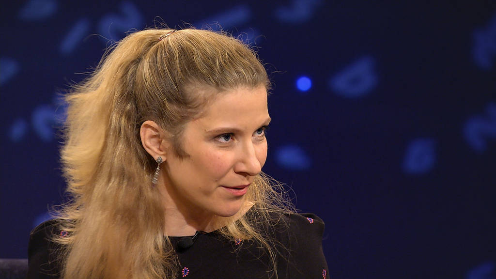 Babels bibliotek – Lisa Halliday om Asymmetri | SVT Play