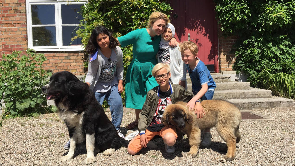 Kändisbarnvakten – 8. Sanna Persson Halapi | SVT Play