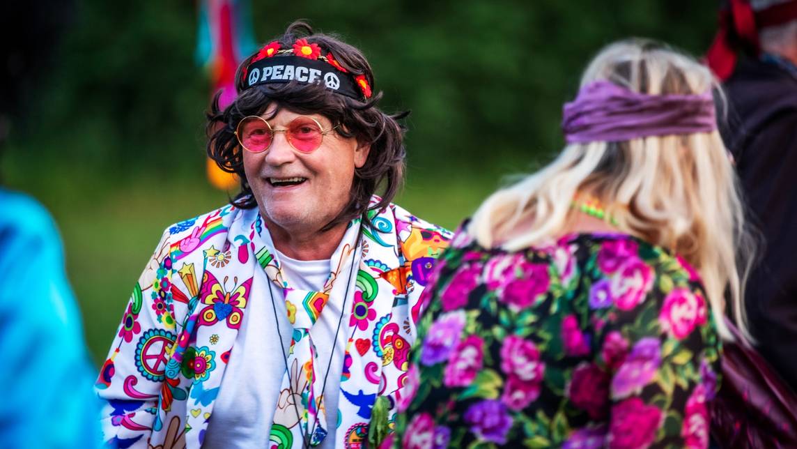 Hotell Romantik – 2. ”Man måste kyssa många grodor” | SVT Play