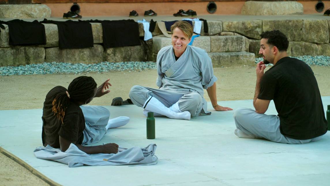 Shaolin Heroes – 2. "Hur blev du snål och äger fem båtar?" | SVT Play