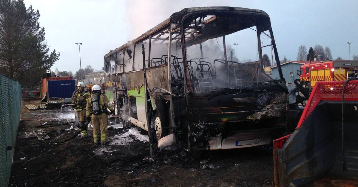 Buss Brann På Industriområde Svt Nyheter