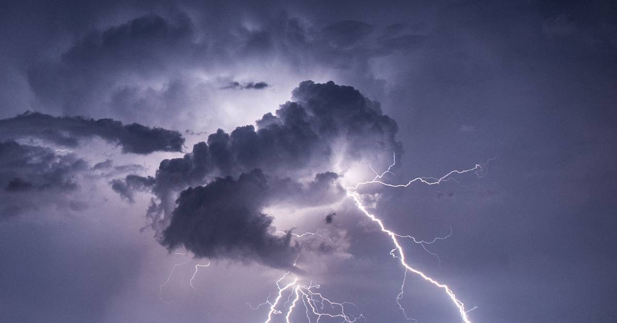 Blixten slog ner i hus | SVT Nyheter