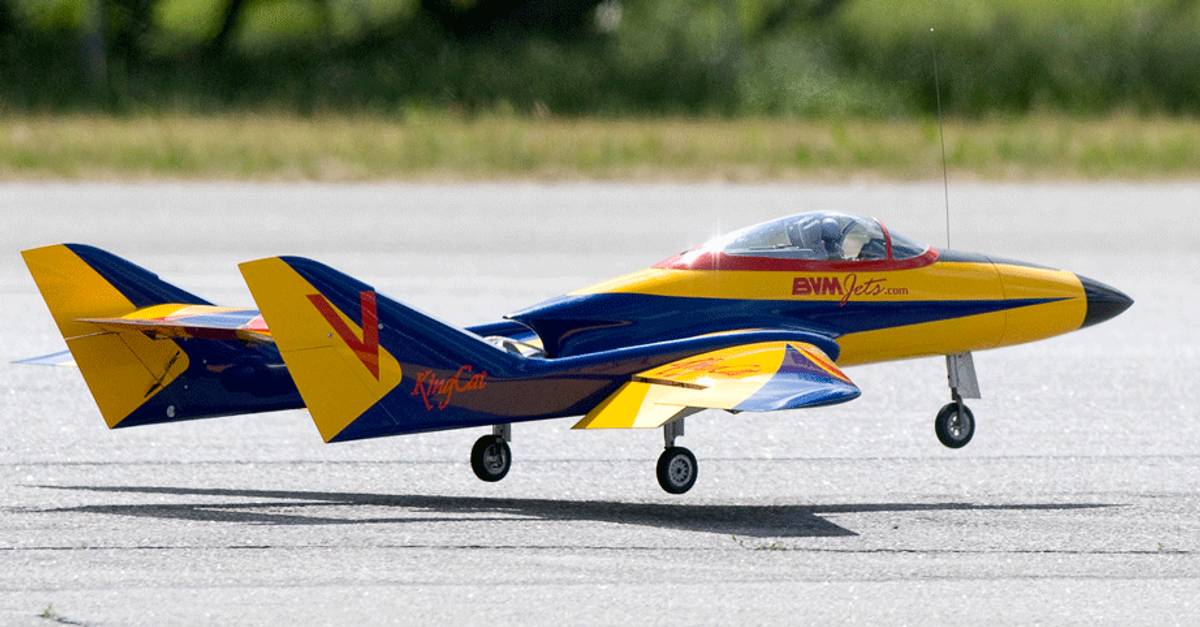 Träff för jetflygplan i Karlskoga | SVT Nyheter