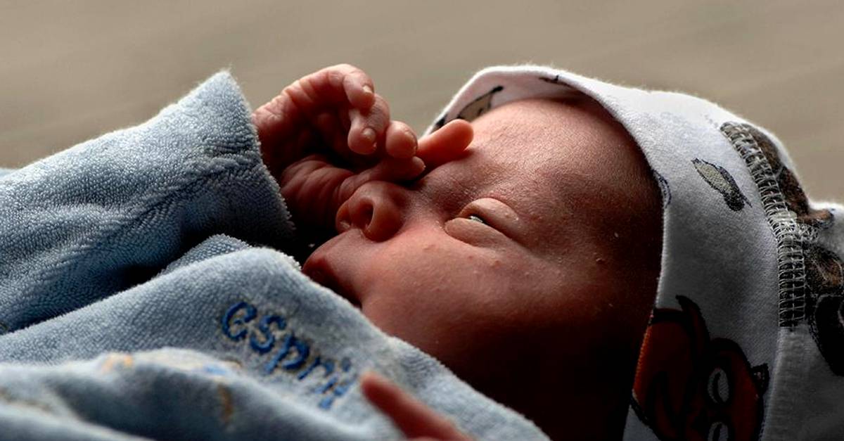 Kvinnor opererade mot fetma föder mindre barn | SVT Nyheter