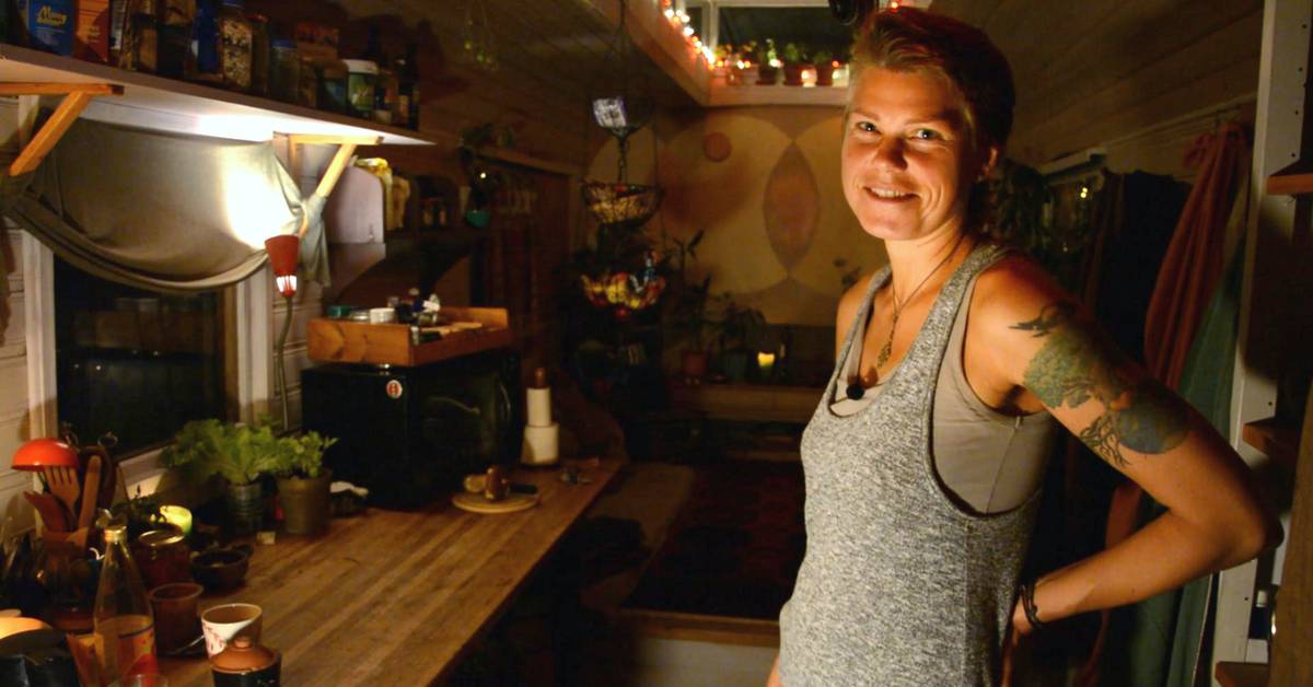 Catrin bor i en gammal cirkusvagn: ”En frihetskänsla” | SVT Nyheter