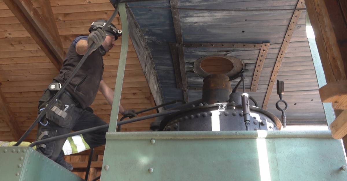 Här flyttas loket – har stått i en lada i 90 år | SVT Nyheter