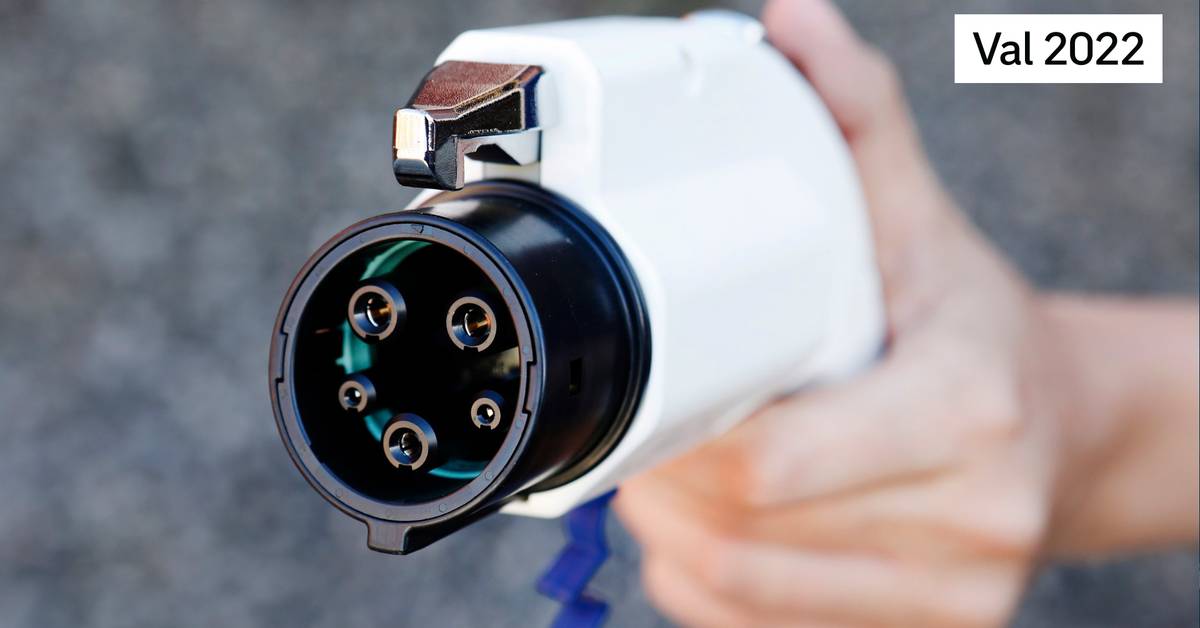 Kan man ladda elbil i vanligt uttag? – Elsäkerhetsverket avråder från ”ful-laddning” | SVT Nyheter