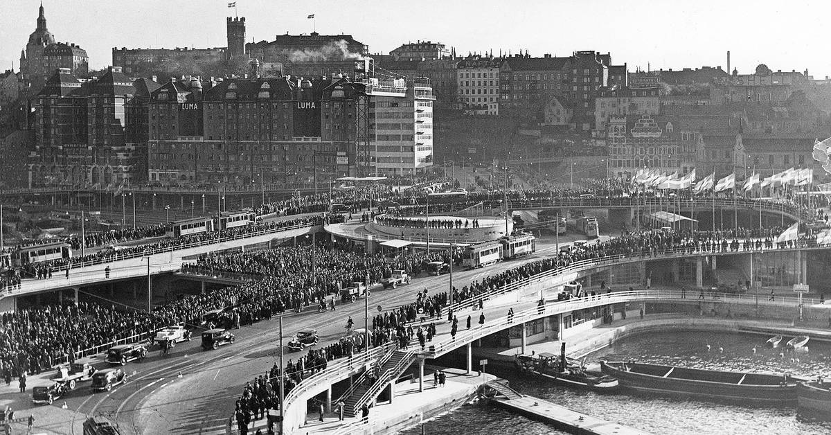Så här såg det ut när Slussen invigdes | SVT Nyheter