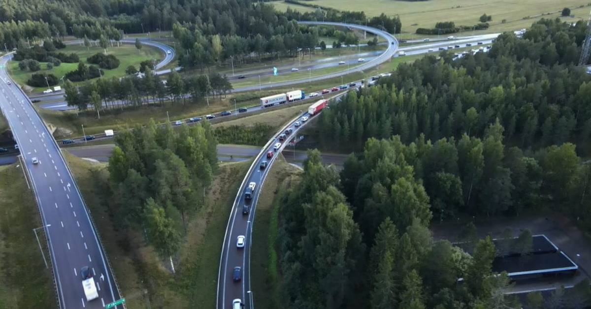 Ökad effekt på elledningar orsakar trafikkaos på E16 | SVT Nyheter
