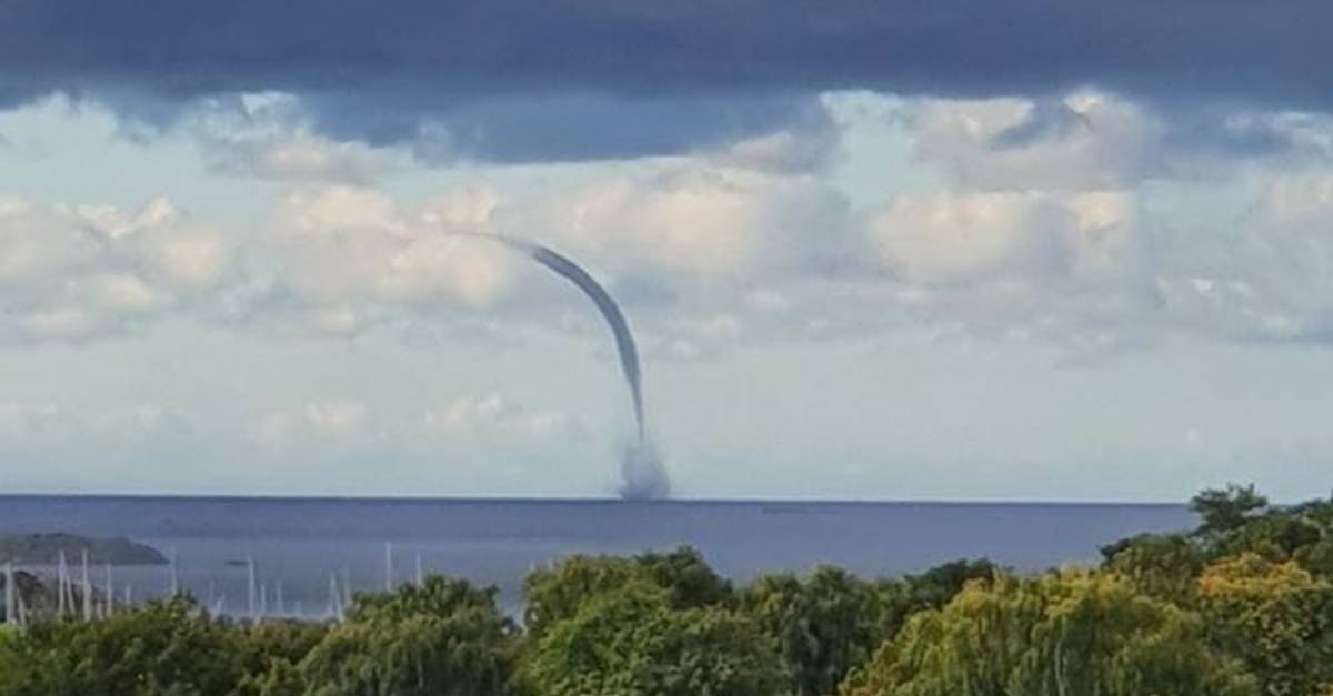 Här skymtas tromben utanför Göteborg: ”Väldigt kraftfulla” | SVT Nyheter
