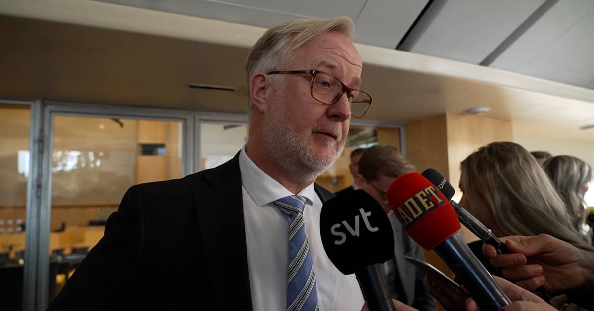 Johan Pehrson (L) anmäls efter kritiken – av egna partiet | SVT Nyheter