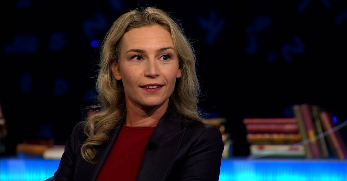 Författaren Lea Ypi: ”Vi var isolerade för en större uppgift” | SVT Nyheter