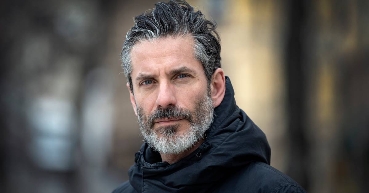 Jens Lapidus om gängvåldet: ”Verkligheten överträffar dikten” | SVT Nyheter