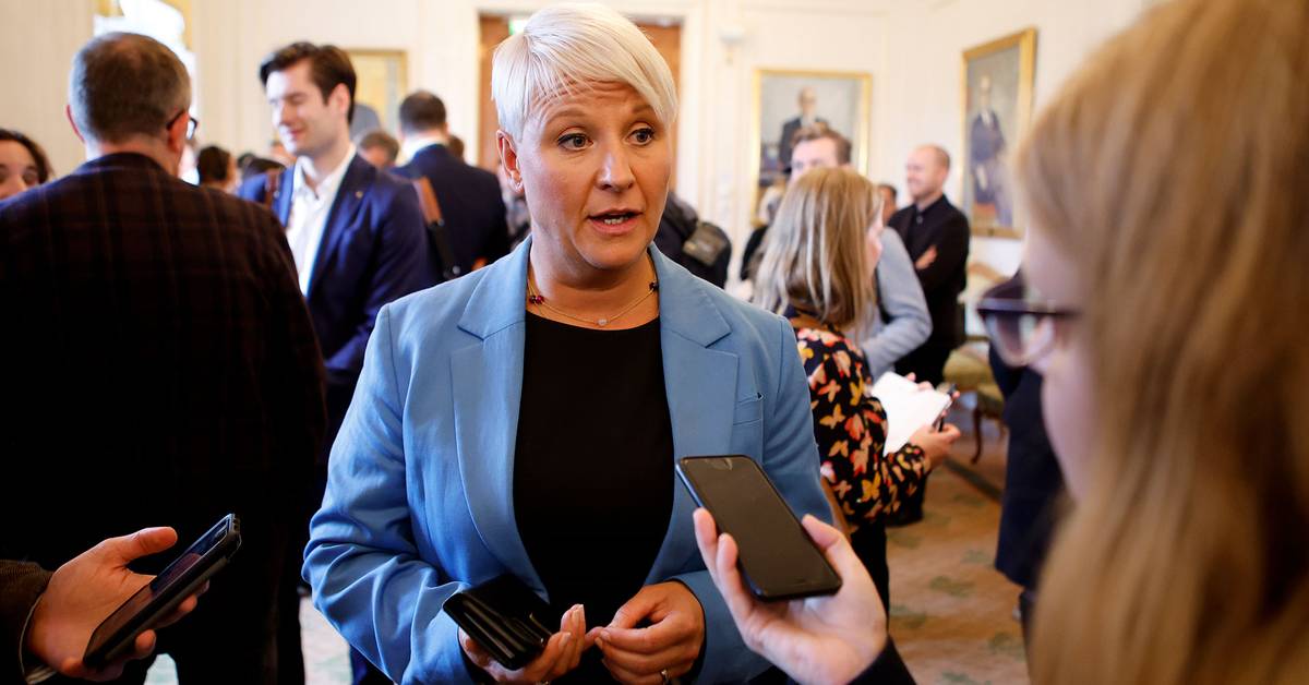 Vem är moderaten Anna Tenje? | SVT Nyheter