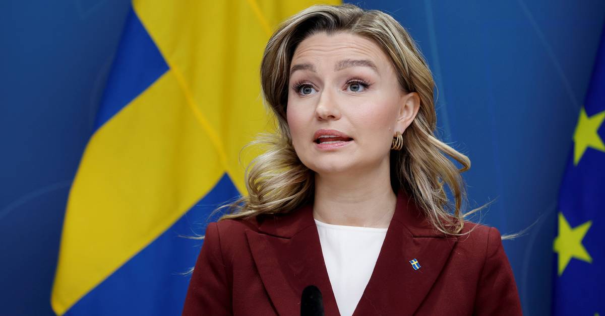Inga svar från Ebba Busch (KD) om reduktionsplikten: ”Ytterst anmärkningsvärt” | SVT Nyheter