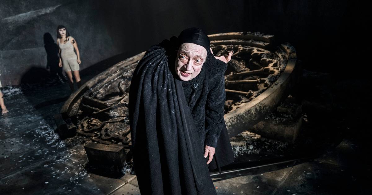 Recension: ”Quasimodo” på Folkteatern i Göteborg i regi av Jens Ohlin ...