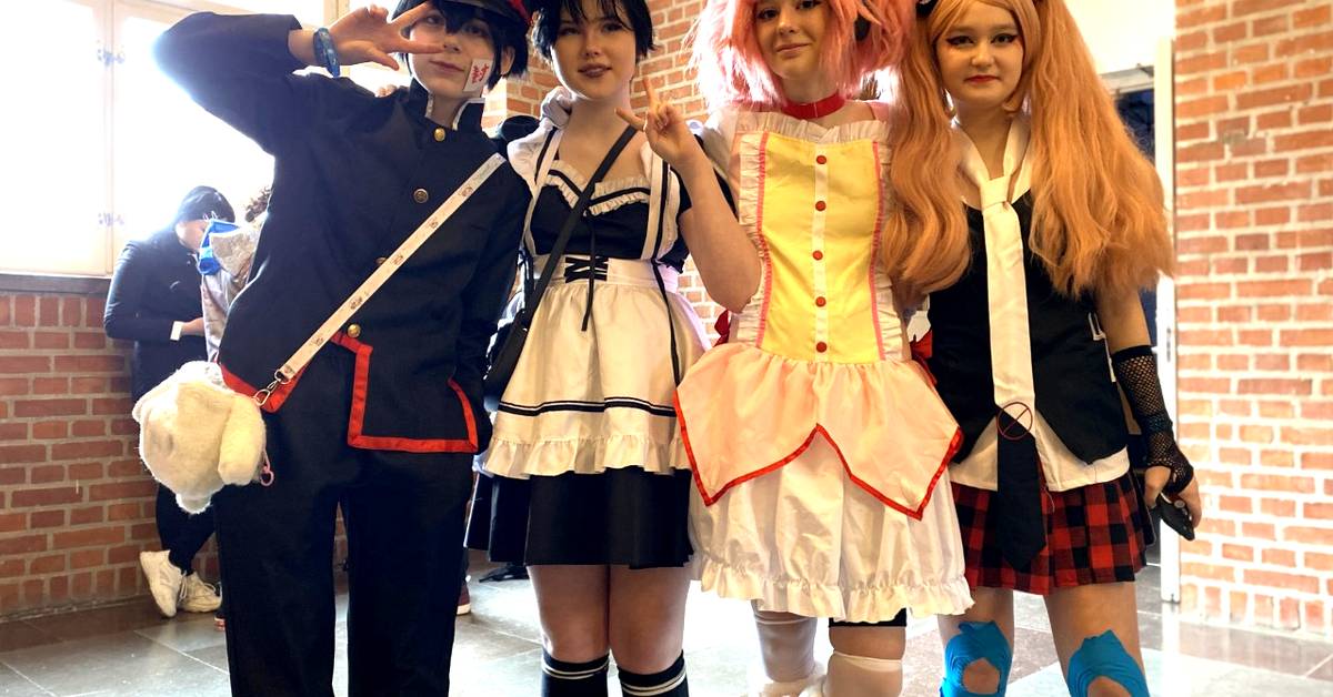 Isabella på Cosplay-SM: ”Vi har kommit hit hela vägen från Skåne” | SVT Nyheter