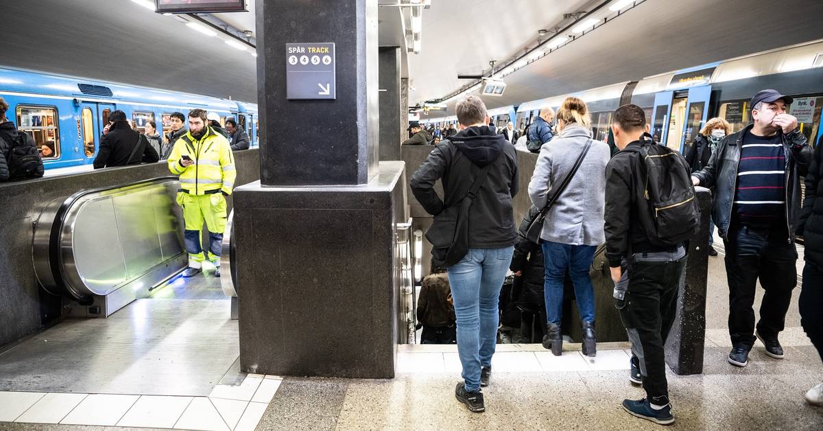 Risk för strejk i tunnelbanan – MTR och SL tagna på sängen | SVT Nyheter