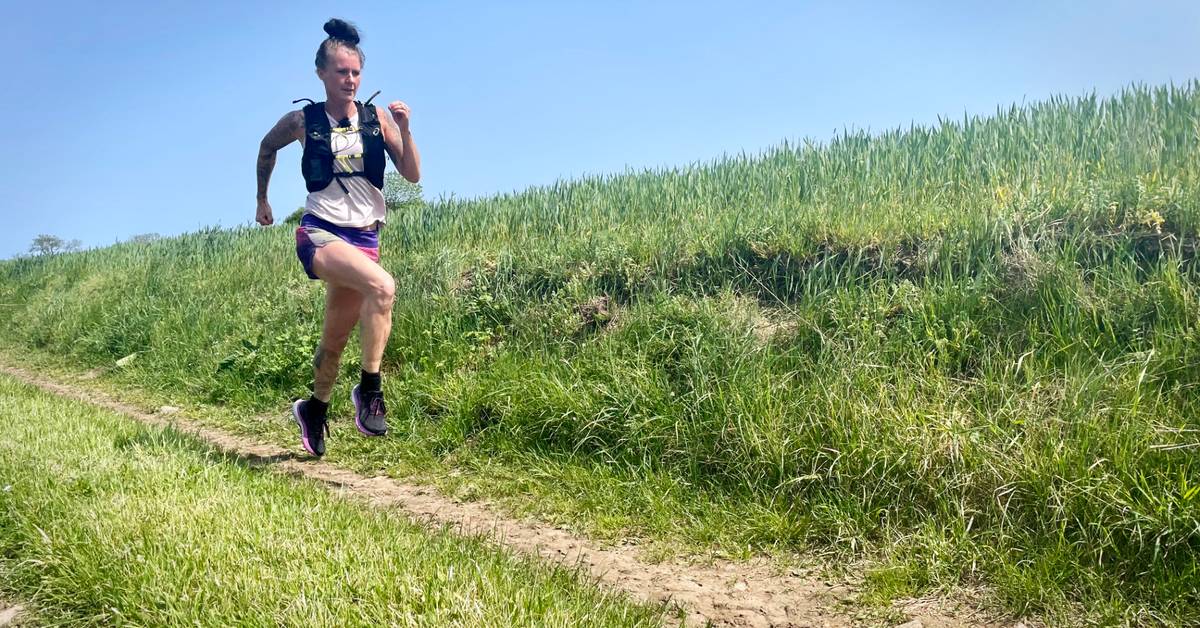 Ultralöparen Jessica från Bjäre springer 32 mil för välgörenhet | SVT ...