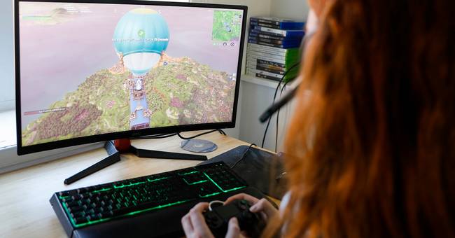 Så ser du att ditt barn spelar för mycket dataspel | SVT Nyheter