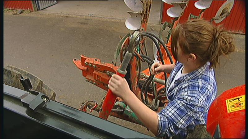 Stora maskiner – Traktor med plog | SVT Play