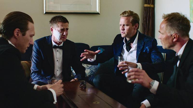 Exit – 6. Söta och konstiga grabbar | SVT Play