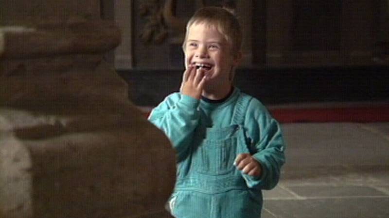 Joelbitar – 8. Det ekar i kyrkan | SVT Play