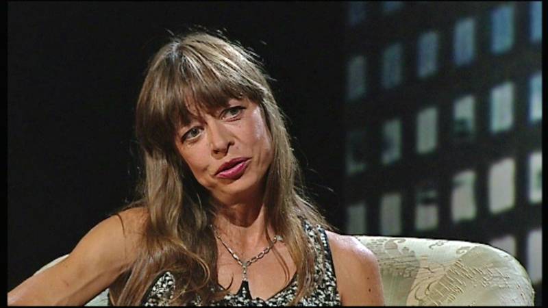 Babels bibliotek – Carina Rydberg om skrivande som hämnd | SVT Play