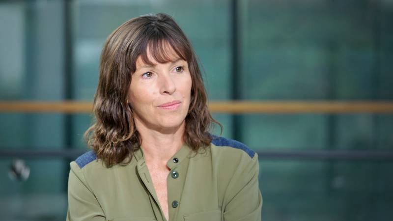 Babels bibliotek – Rachel Cusk om Konturer, Transit och Kudos | SVT Play