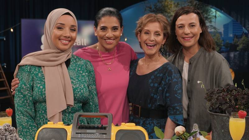 Go'kväll – Helen Sjöholm och Camilla Hamid | SVT Play